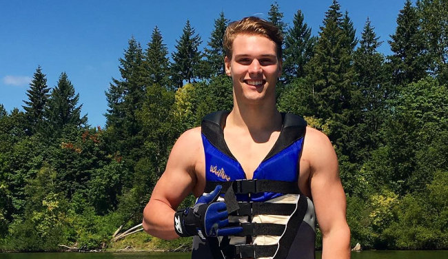 13 Photos Of Austin Scoggin And His Hot Body - GayBuzzer