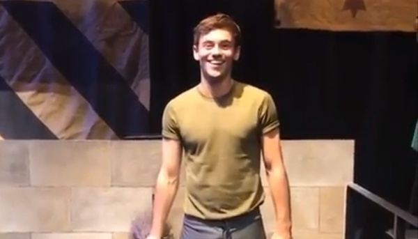 Tom Daley’s Bulge Photo Raises Questions About The Size Of His Trunks ...