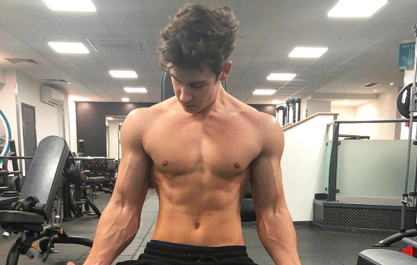 13 Photos Of Sam Wright’s Incredible Body To Stare At | GayBuzzer